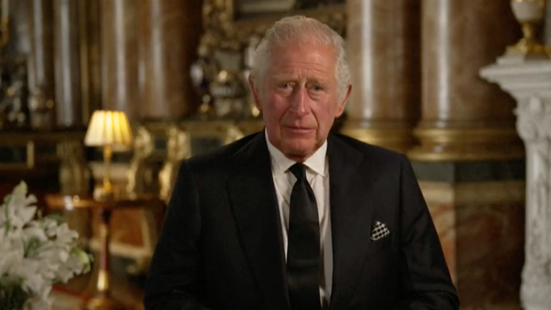 VIDEO: Kráľ Karol III. sa prvýkrát prihovoril verejnosti ako nový monarcha