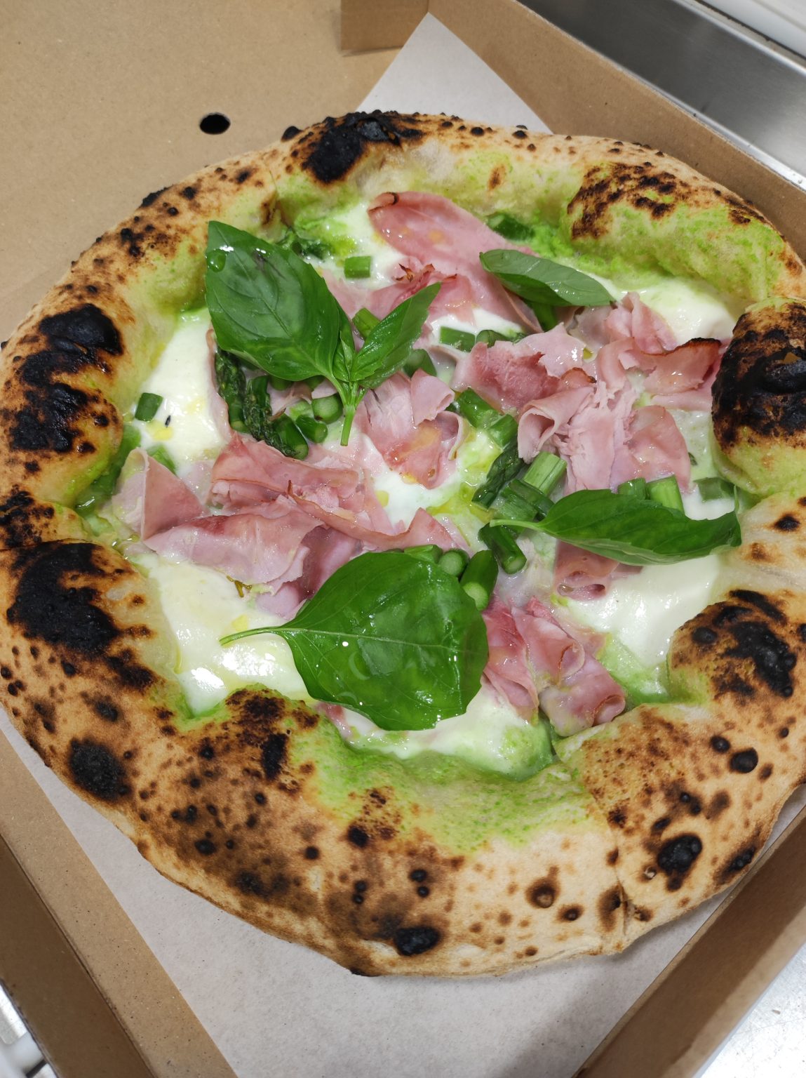 Slovák pečie v malej dedinke top pizzu ako z Neapolu