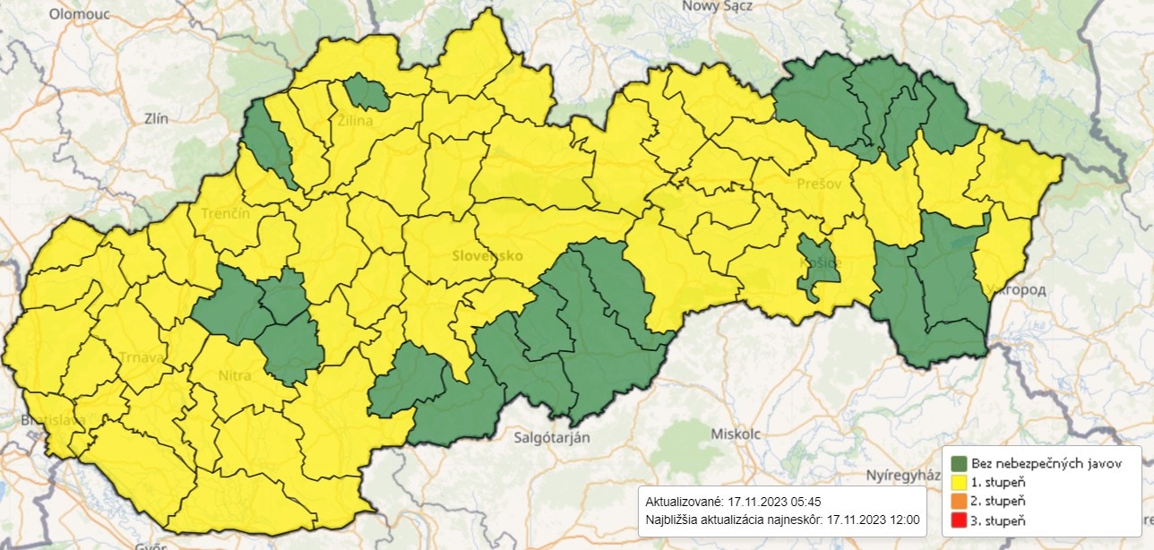 SHMÚ vydal výstrahy, na cestách začína snehové peklo