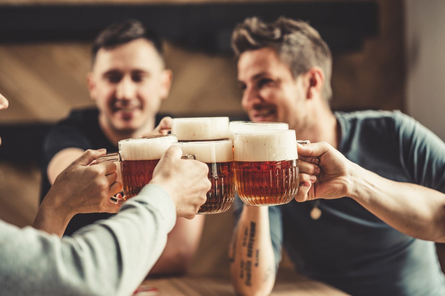 TOP 18 zaujímavostí, ako sa pije pivo u nás a vo svete