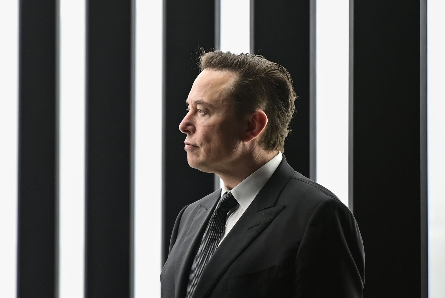 Elon Musk tvrdí, že peniaze čaká koniec
